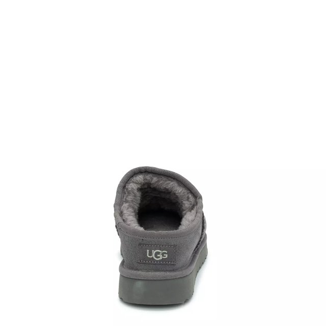 UGG Women s Classic Slipper Suede Slippers in Chestnut Size 10